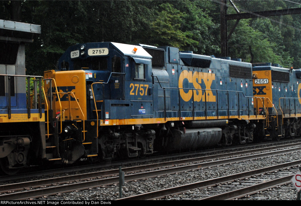 CSX GP38-2 2757 on Q438-23
